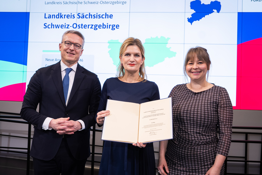 Investitionen in die digitale Zukunft: Landkreis erhält weiteren ...